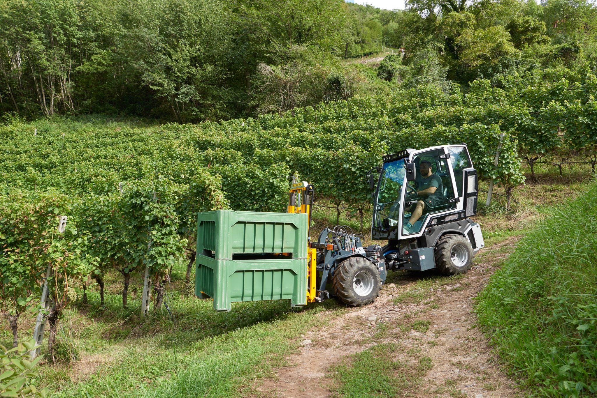 VIROC SZŐLÉSZETI ESZKÖZHORDOZÓ TRAKTOR - Penda kft
